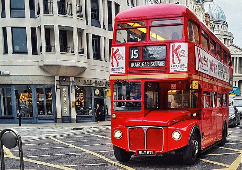 London Vintage Bus Tour with Open-Top Views and River Thames Cruise ...