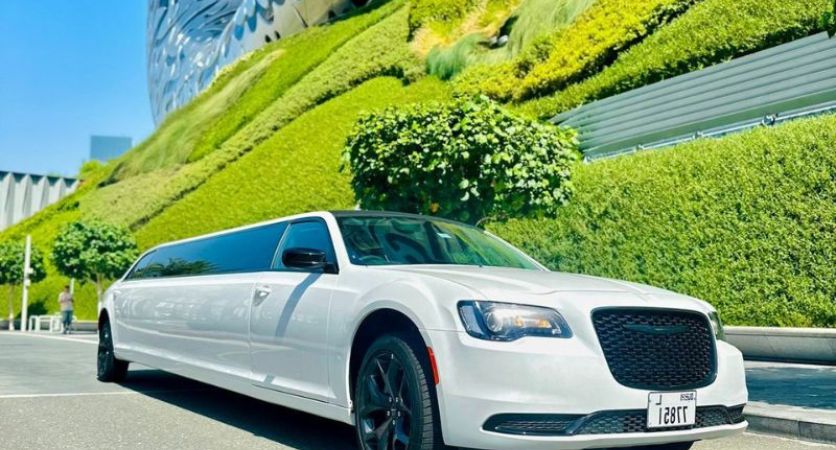 Limo Ride Dubai - Chrysler Limo Dubai - Luxury Stretch Limo - JTR Holidays