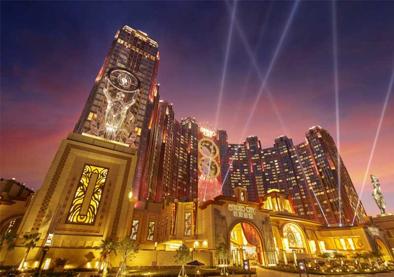 Golden Reel Ferris Wheel Macau Iconic 8 Shaped Ride - JTR Holidays